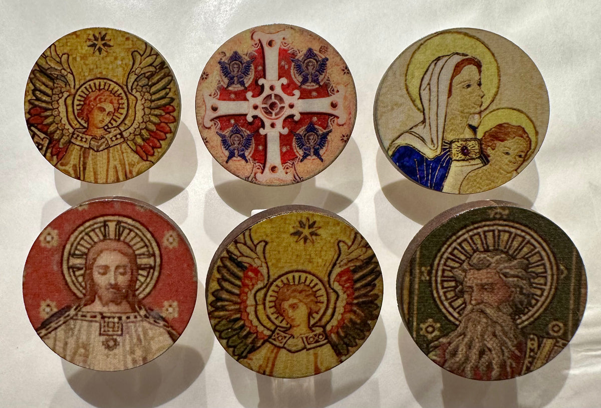 6 different wooden souvenir pins featuring images from St Paul's Cathe ...